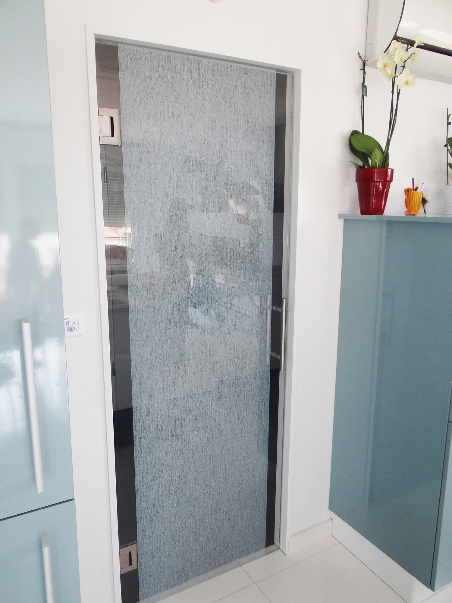 Porte en verre : idéale pour embellir votre intérieur | Miroiterie Righetti